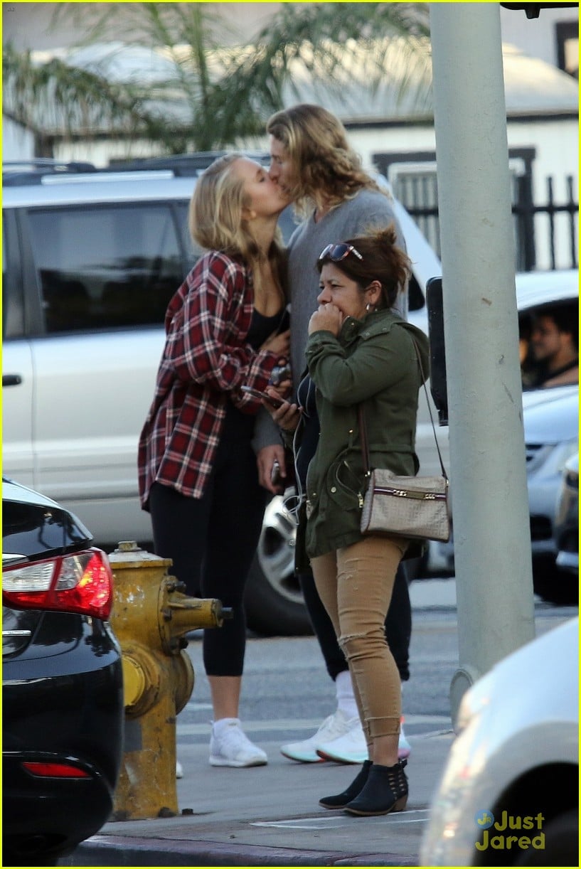 Sailor Brinkley Cook Shares Sweet Kiss With Boyfriend Ben Sosne | Photo ...