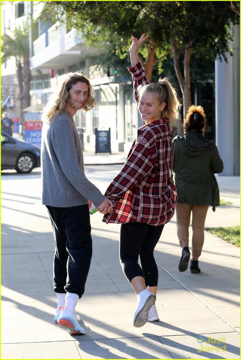 Sailor Brinkley Cook Shares Sweet Kiss With Boyfriend Ben Sosne | Photo ...