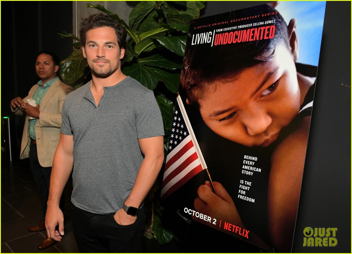 Selena Gomez Attends Premiere of New Netflix Series 'Living ...