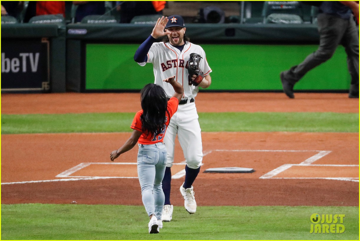 Simone Biles Does Backflip Before Throwing First Pitch At World Series ...