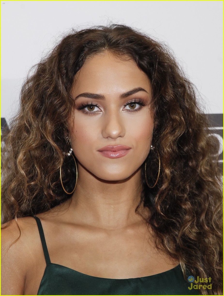 Skylar Stecker Glams Up For Last Chance For Animals Anniversary Gala ...