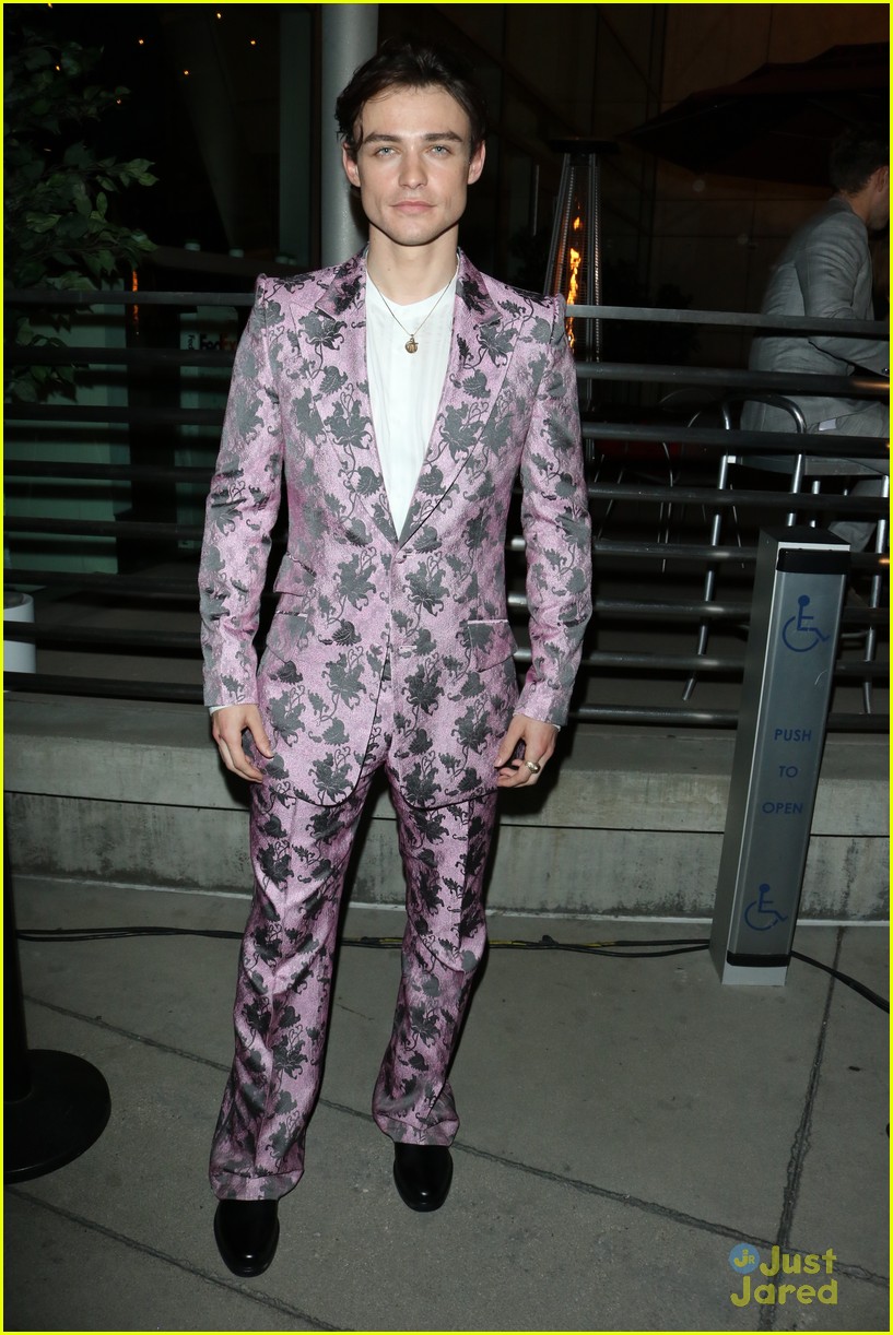 Thomas Doherty Rocks Pink Suit For 'High Strung Free Dance' Premiere in ...