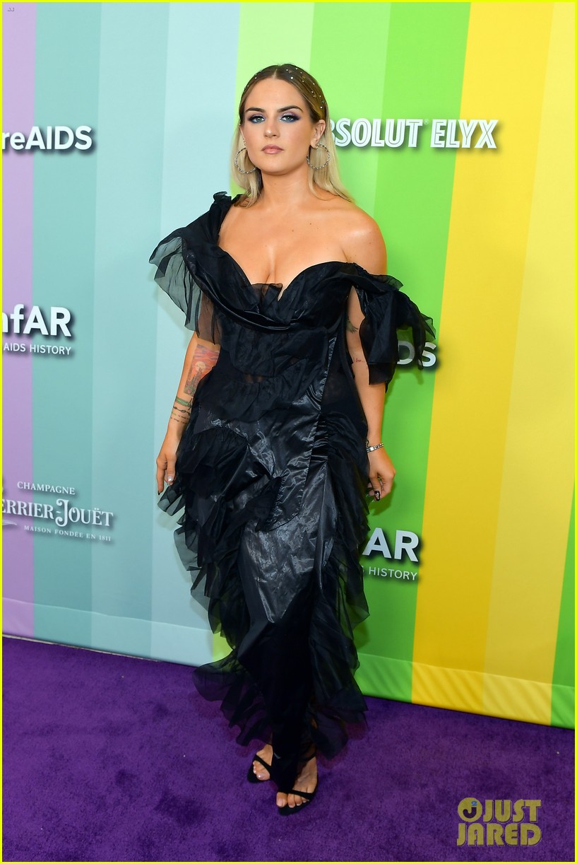 Victoria Justice & Madison Grace Were The Glammest Sisters at amfAR's ...