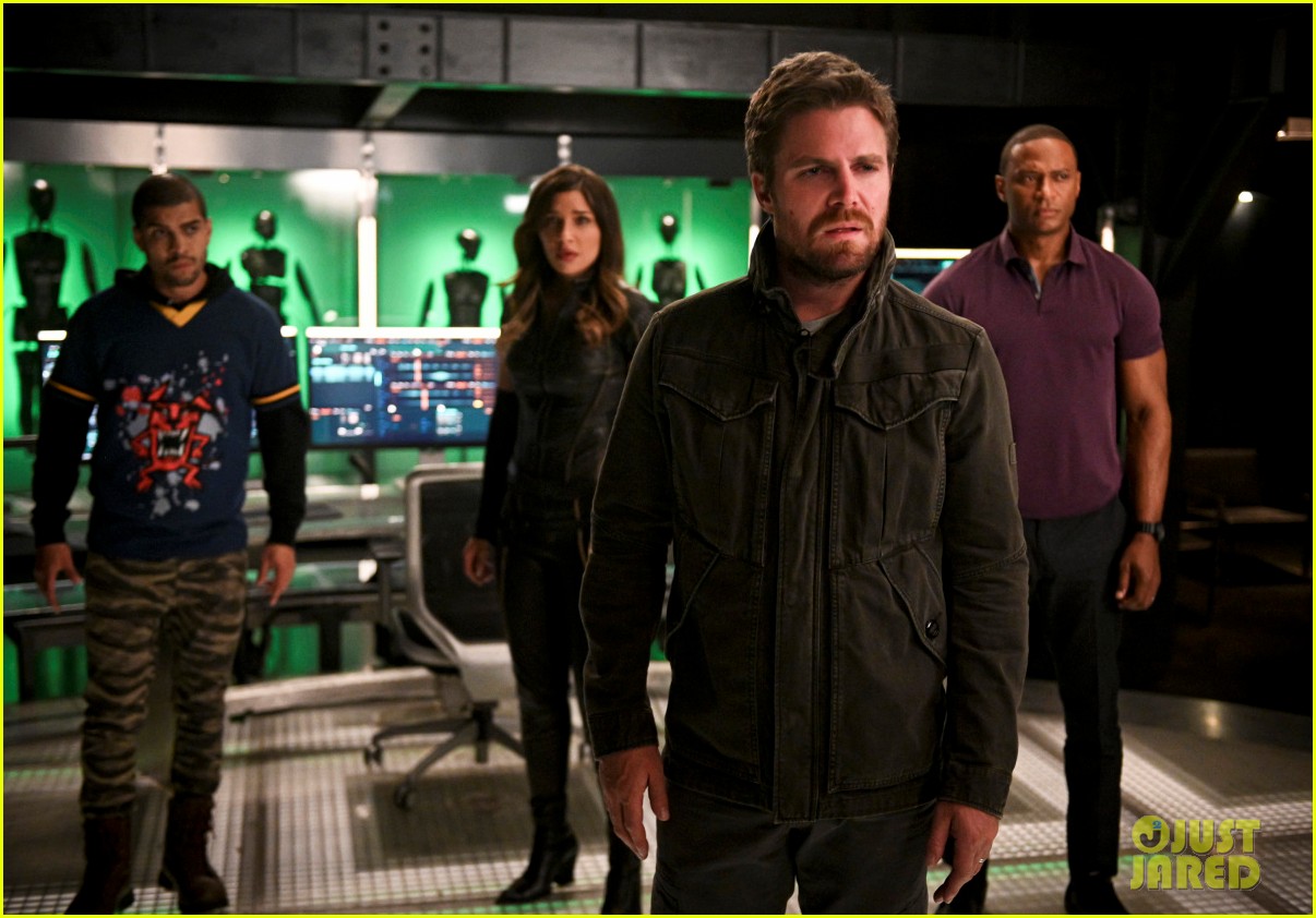 Oliver & Team Arrow Take On a New Deathstroke on 'Arrow' Tonight ...