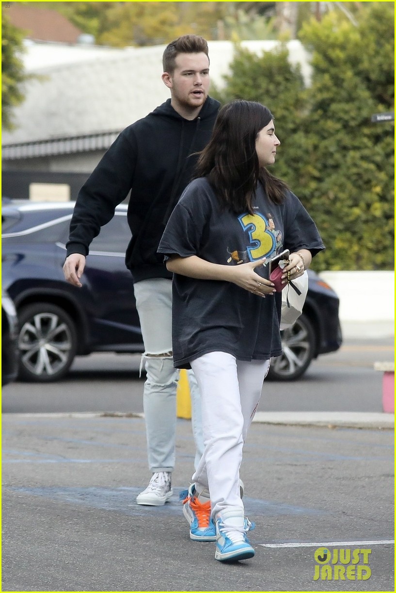 Bella Giannulli Grabs Lunch To Go With Andrew Beyer | Photo 1275861 ...