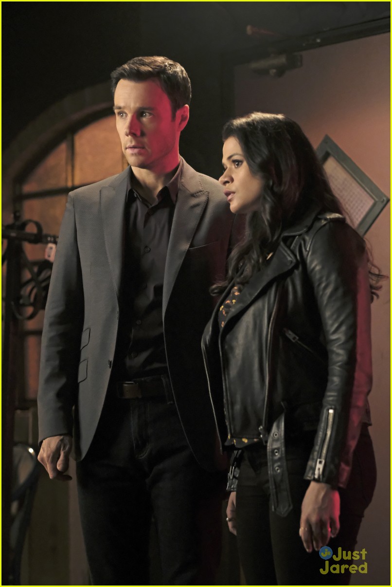 Maggie Sings Karaoke With Jordan on Tonight's New 'Charmed' | Photo ...