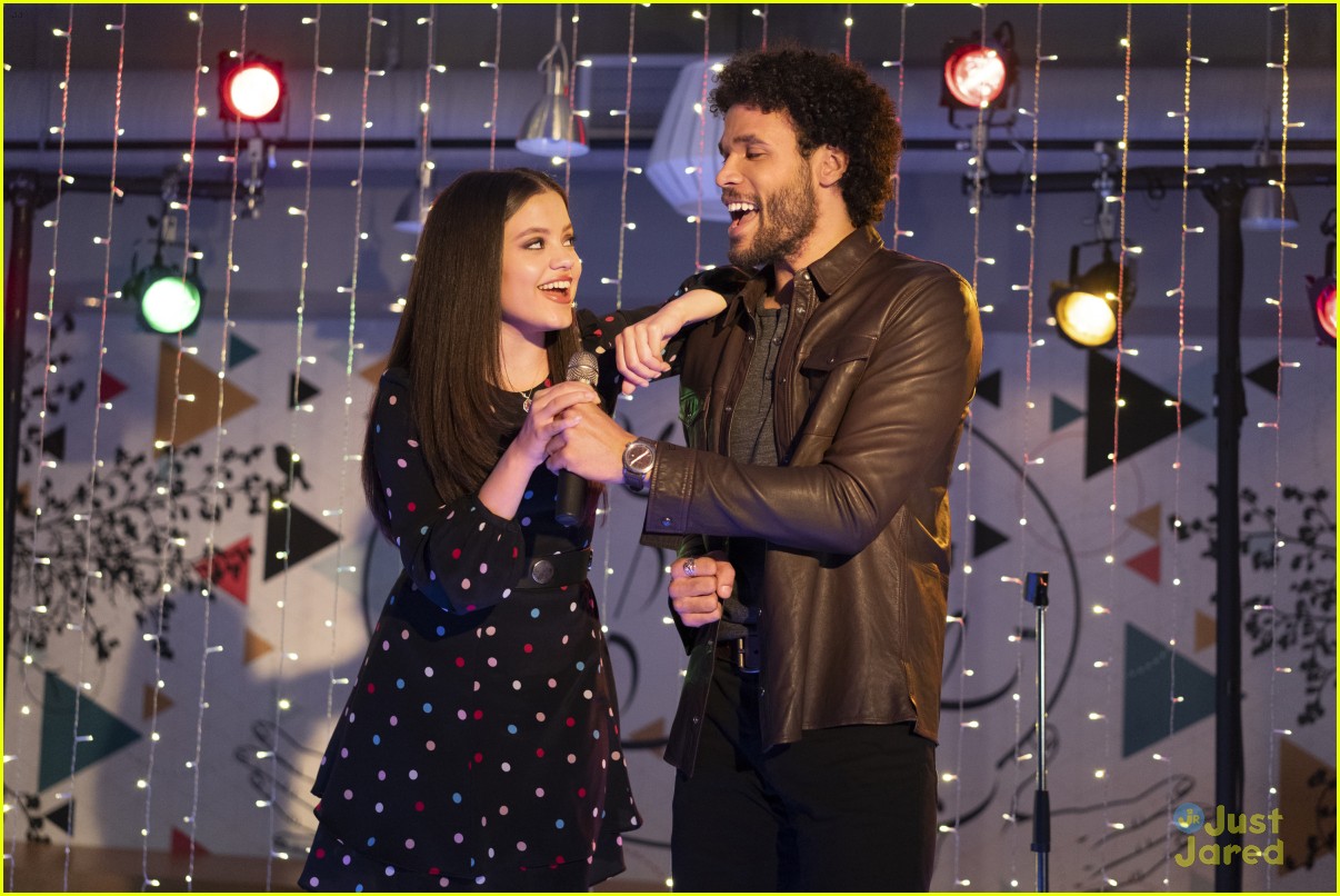 Maggie Sings Karaoke With Jordan on Tonight's New 'Charmed' | Photo ...