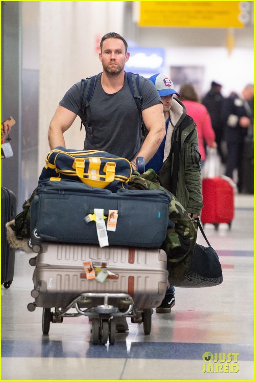Full Sized Photo of daniel radcliffe bodyguard airport arrival 03 ...