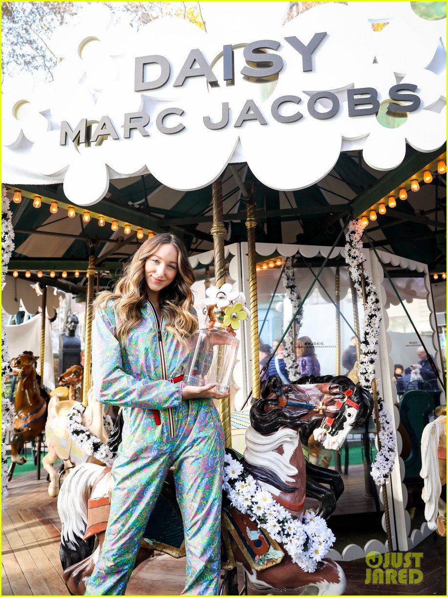 Full Sized Photo of kaia gerber bailee madison landry bender more daisy ...