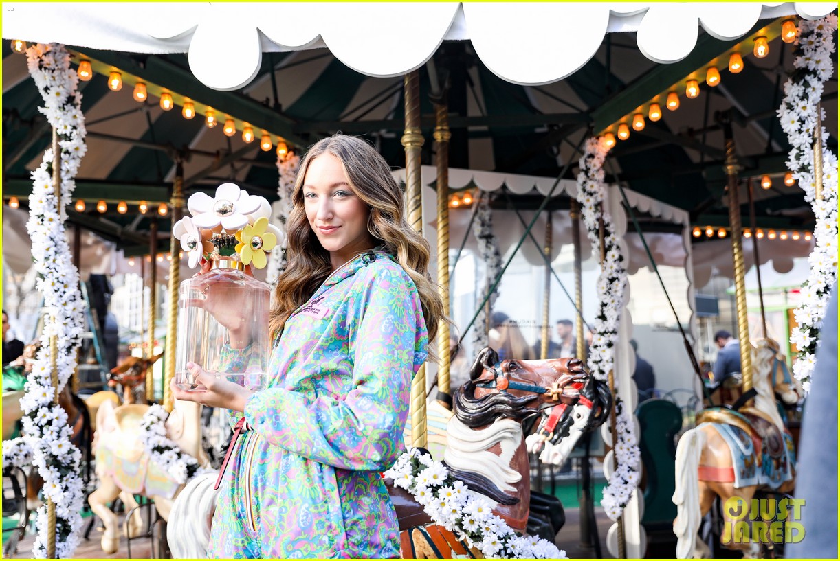 Full Sized Photo of kaia gerber bailee madison landry bender more daisy ...