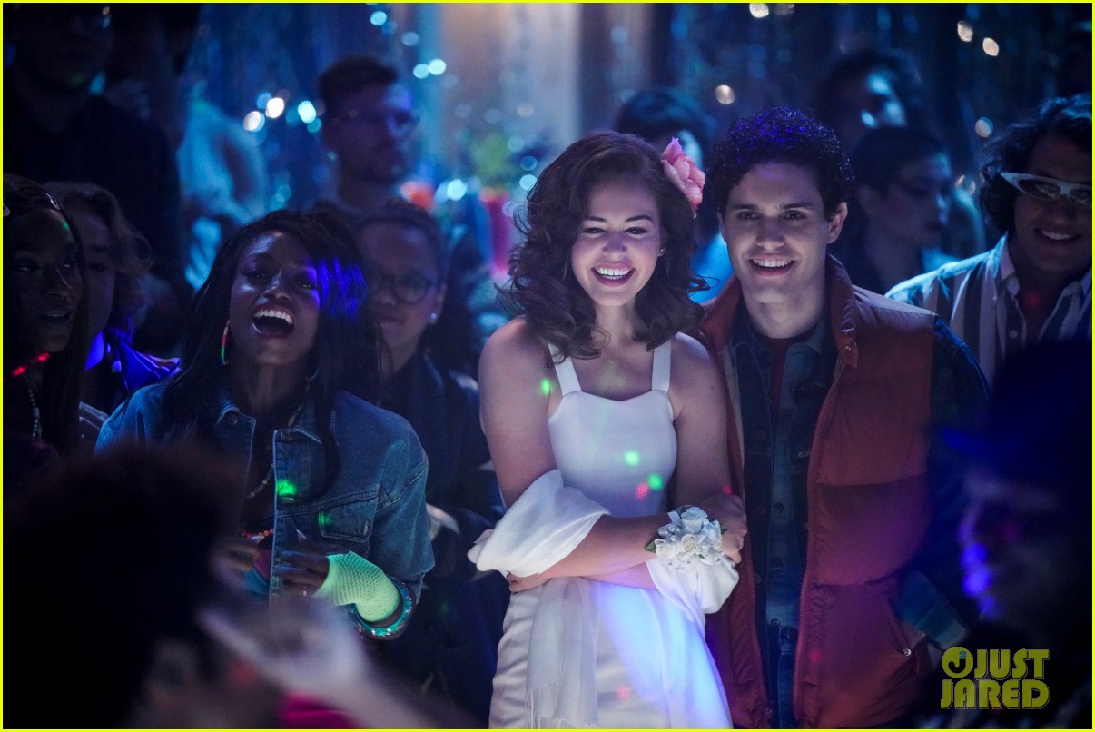 Full Sized Photo of everyone time warps to80s on legacies 05 ...
