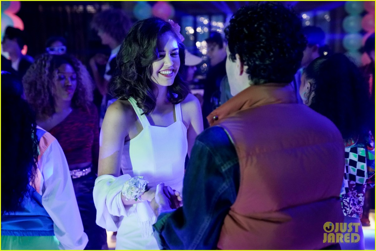 Salvatore School Steps Back Into The '80s on 'Legacies' Tonight ...