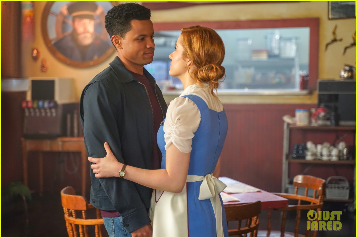 Nancy Gets A Big Shock During a Séance On 'Nancy Drew' Tonight! | Photo ...