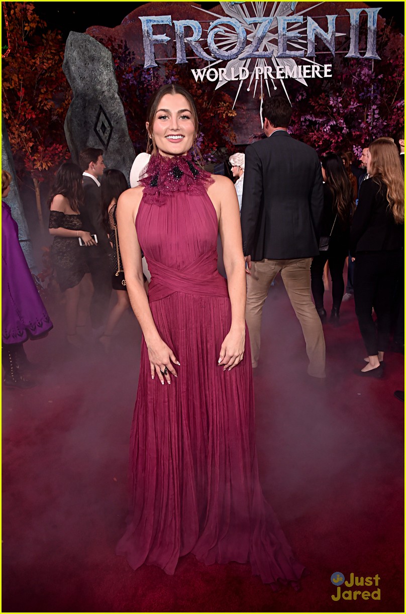 Rachel Matthews, aka Honeymaren, Stuns in Deep Red For 'Frozen 2 ...