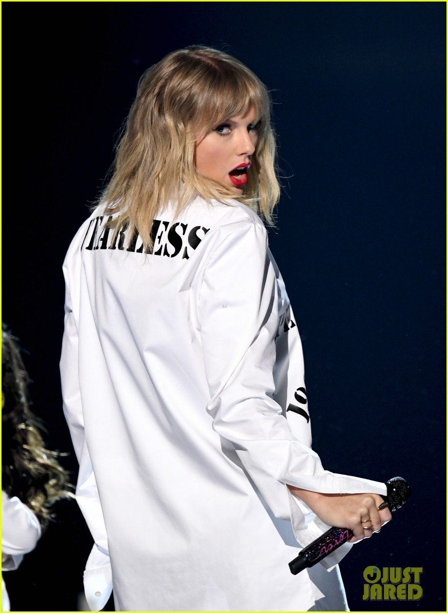 Taylor Swift Sings Her Greatests Hits for AMAs 2019 Performance Medley ...