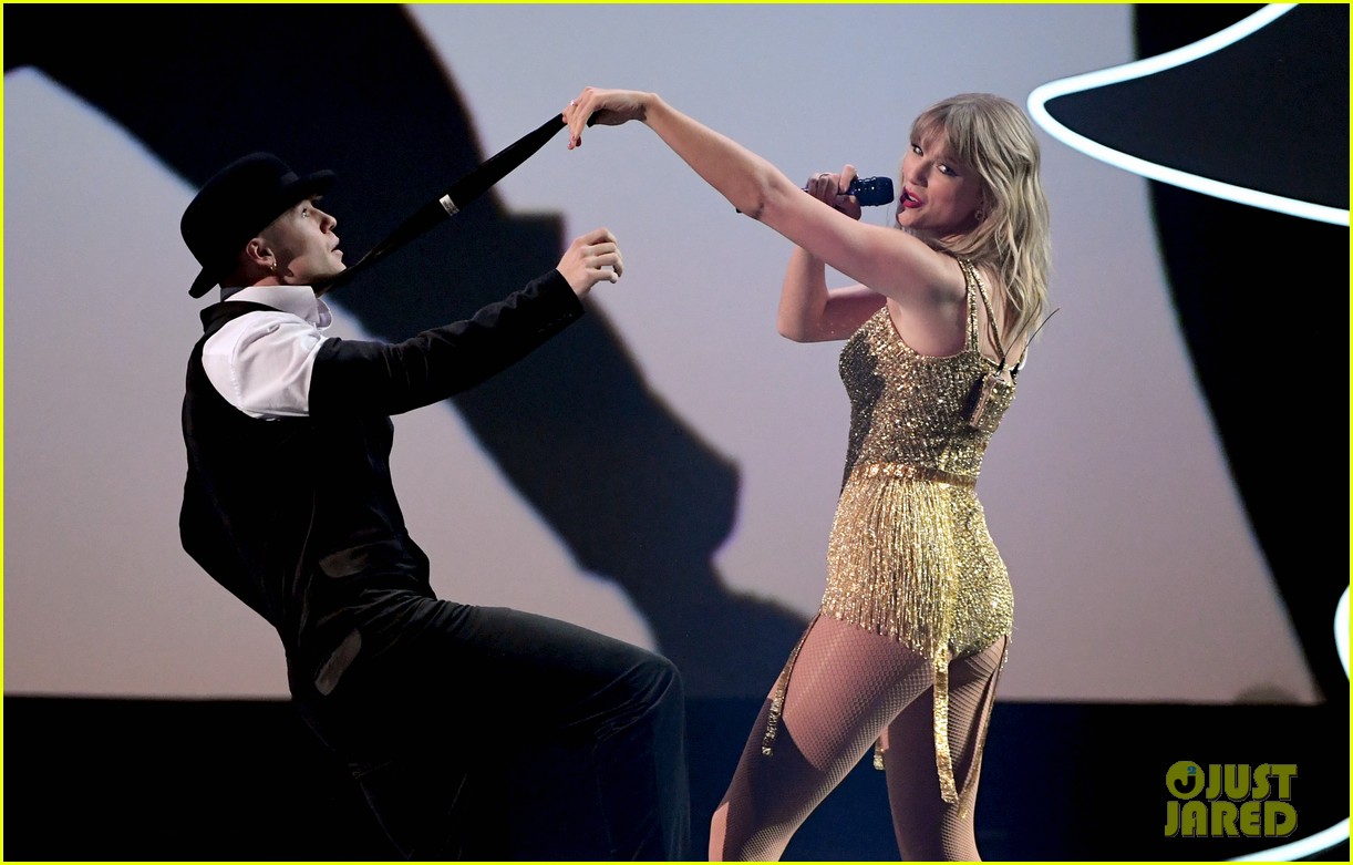 Taylor Swift Sings Her Greatests Hits for AMAs 2019 Performance Medley ...