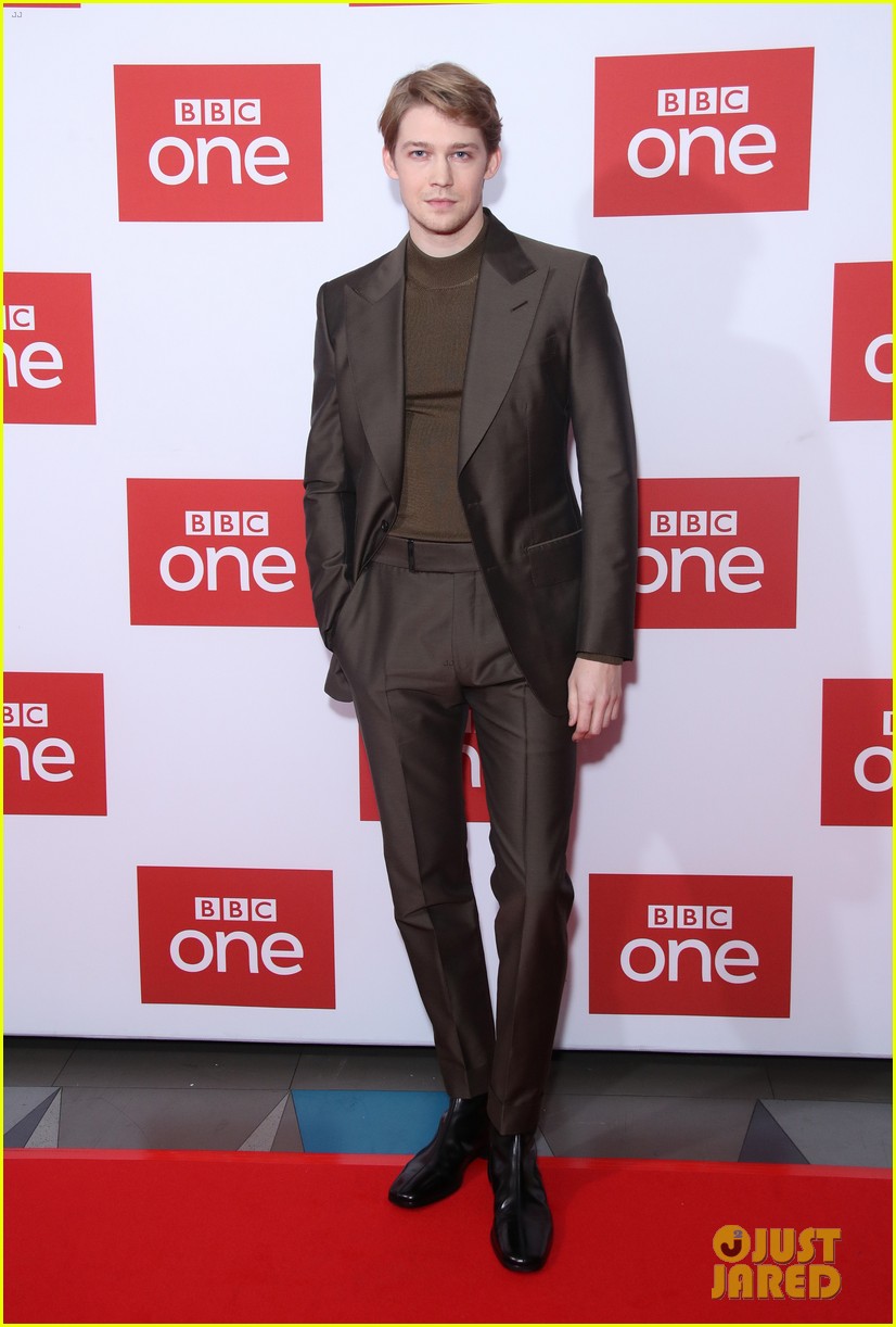 Joe Alwyn Looks Sharp at 'A Christmas Carol' Screening in London ... Joe Alwyn Looks Sharp at 'A Christmas Carol' Screening in London ...