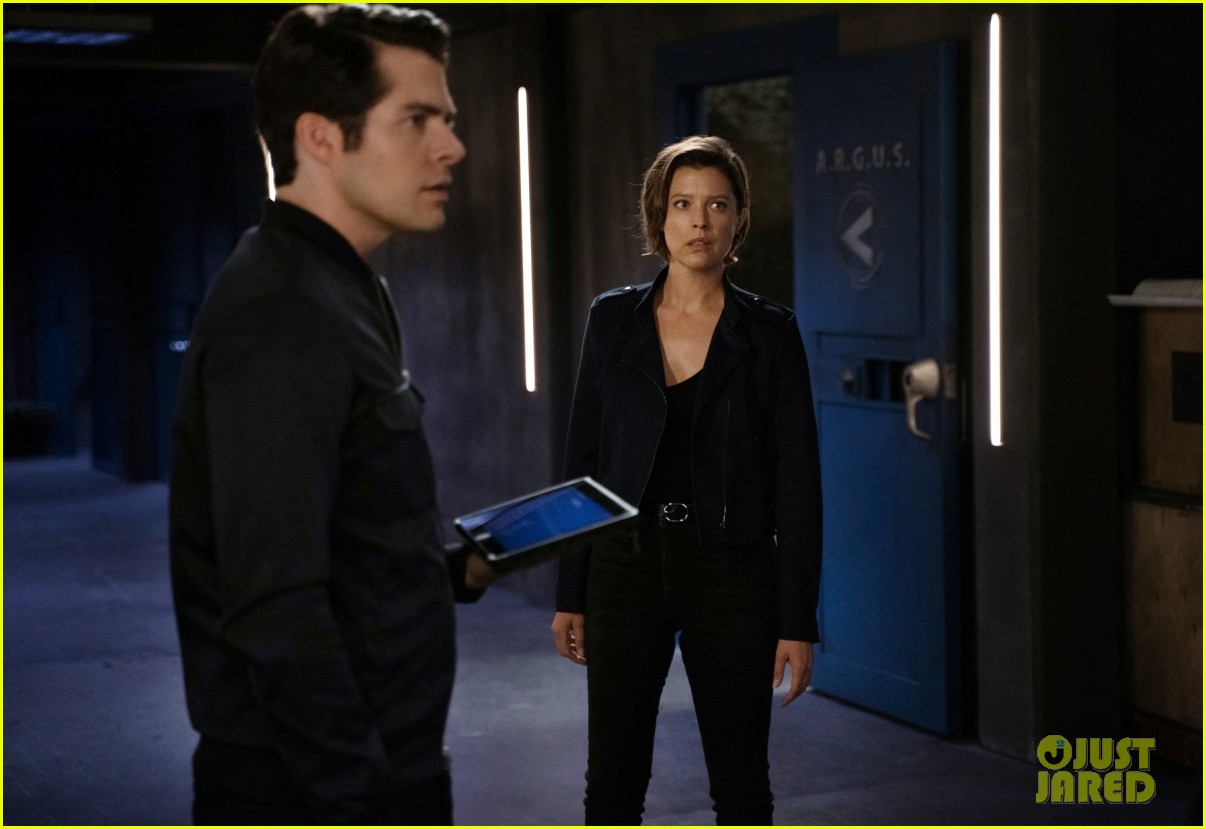 Team Arrow Takes On a Recognizable Villain In Tonight's 'Arrow' Fall ...