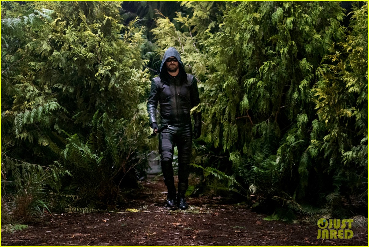 Team Arrow Takes On a Recognizable Villain In Tonight's 'Arrow' Fall ...