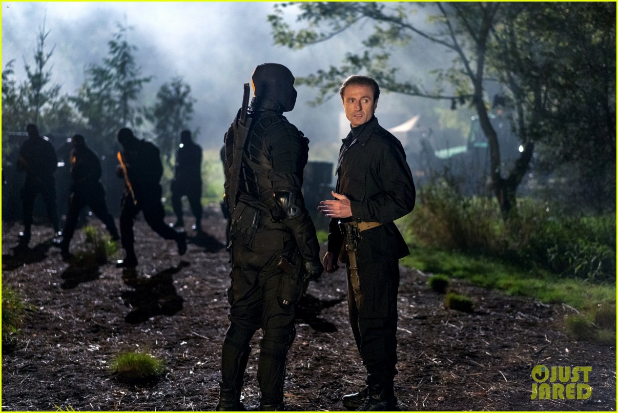 Team Arrow Takes On a Recognizable Villain In Tonight's 'Arrow' Fall ...