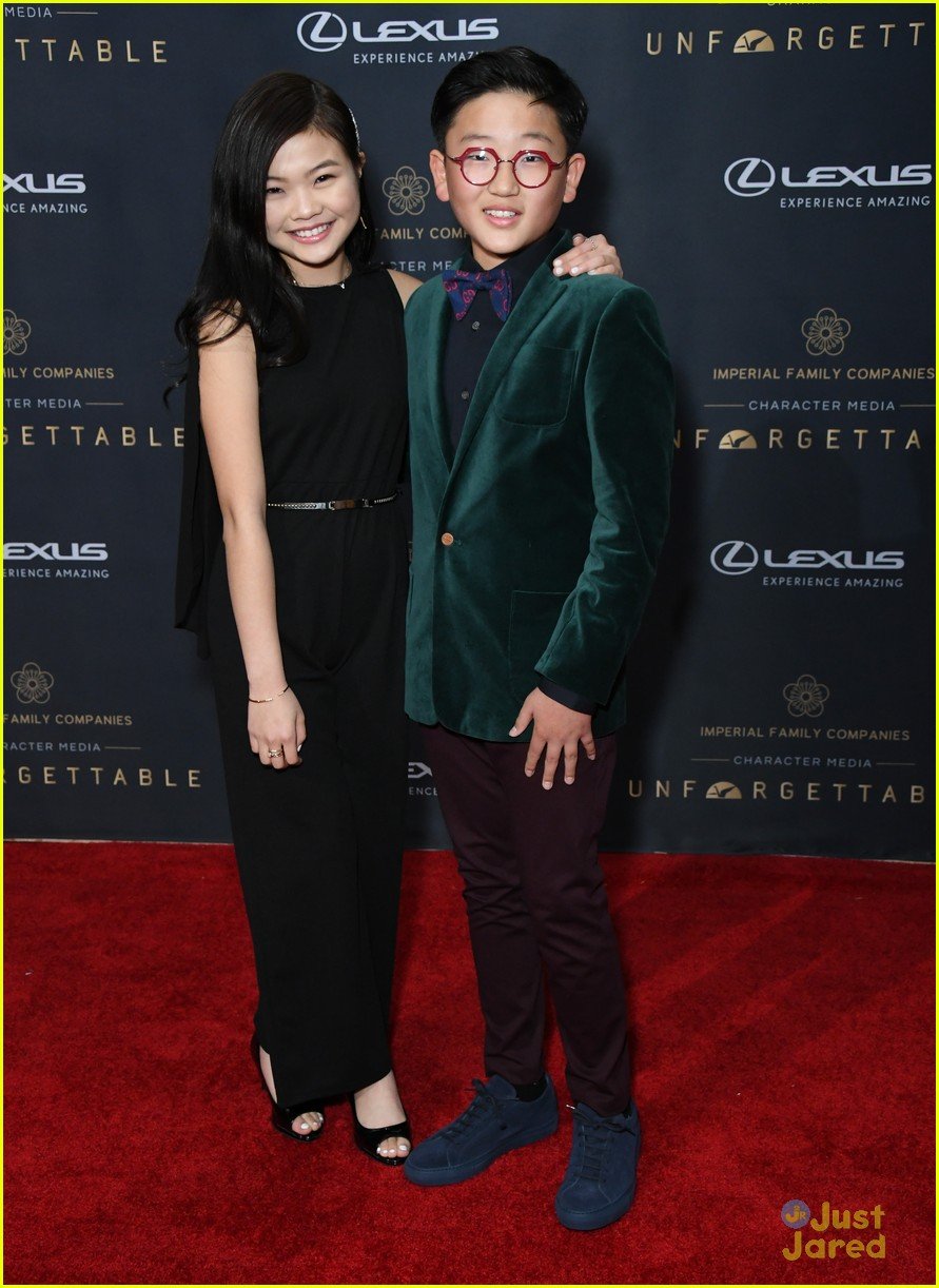 Sydney Park & Aubrey Anderson-Emmons Glam Up For Unforgettable Gala ...