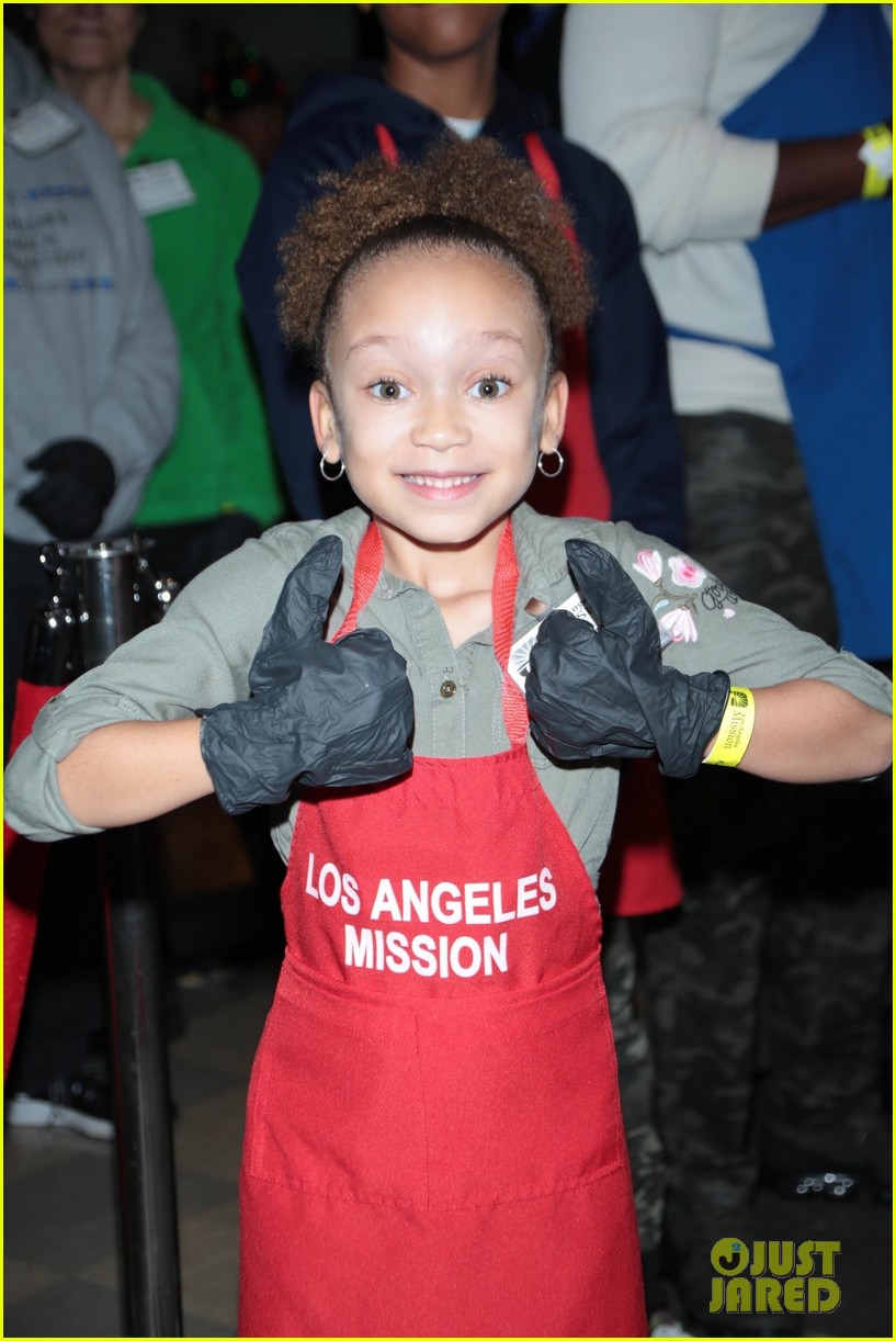 Amelia Gray & Delilah Belle Join Their Boyfriends For Christmas With ...