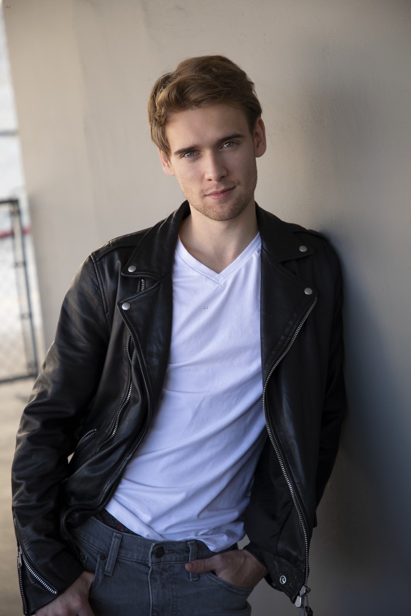 'Knight Before Christmas' Star Harry Jarvis Will Make You Swoon With ...