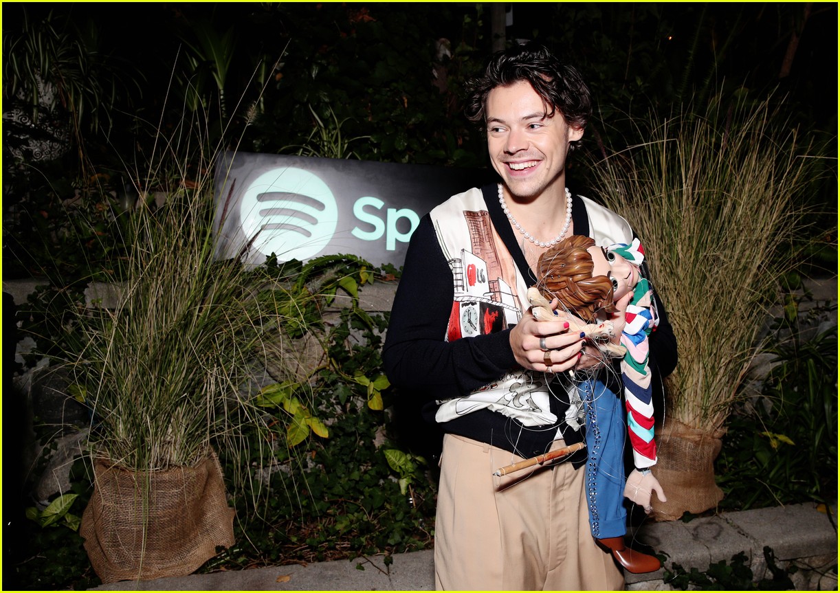 Full Sized Photo of harry styles spotify december 2019 09 | Harry Styles Attends 'Fine Line ...