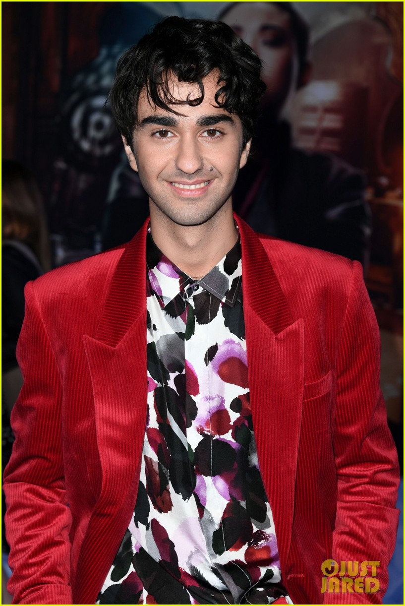 The Jonas Brothers Support Nick at His 'Jumanji' Premiere! | Photo ...