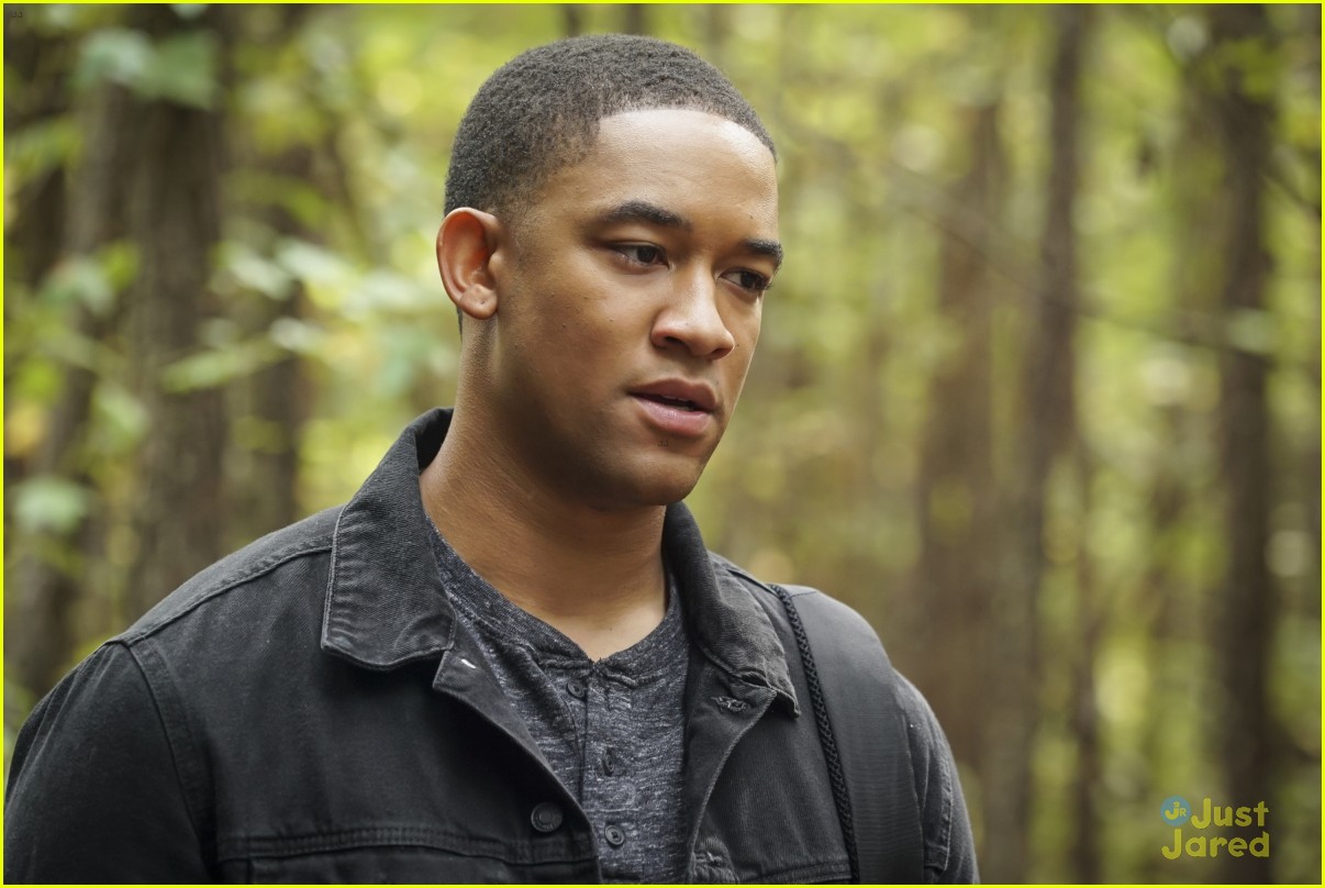 A Christmas Monster Attacks the Salvatore School on 'Legacies' | Photo ...