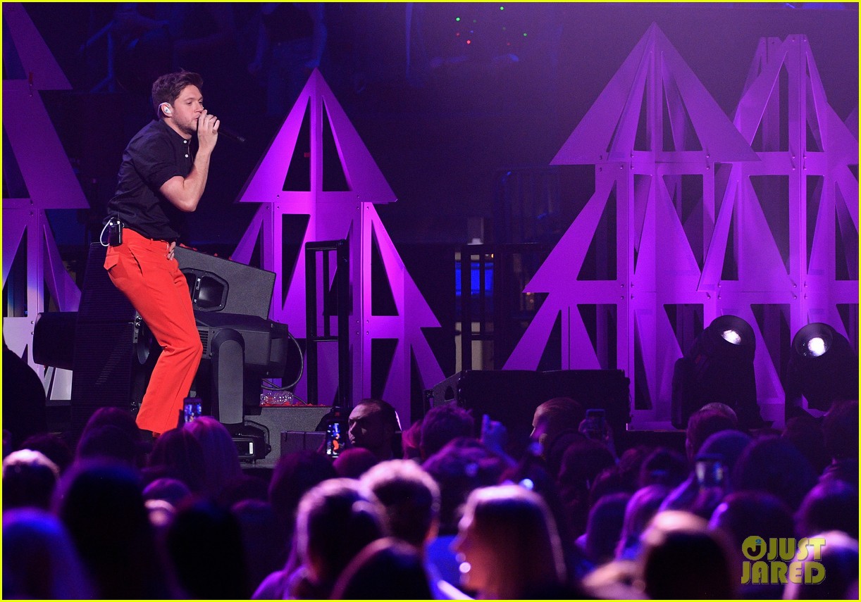 Niall Horan & Lewis Capaldi Ham It Up Backstage at Z100's Jingle Ball ...