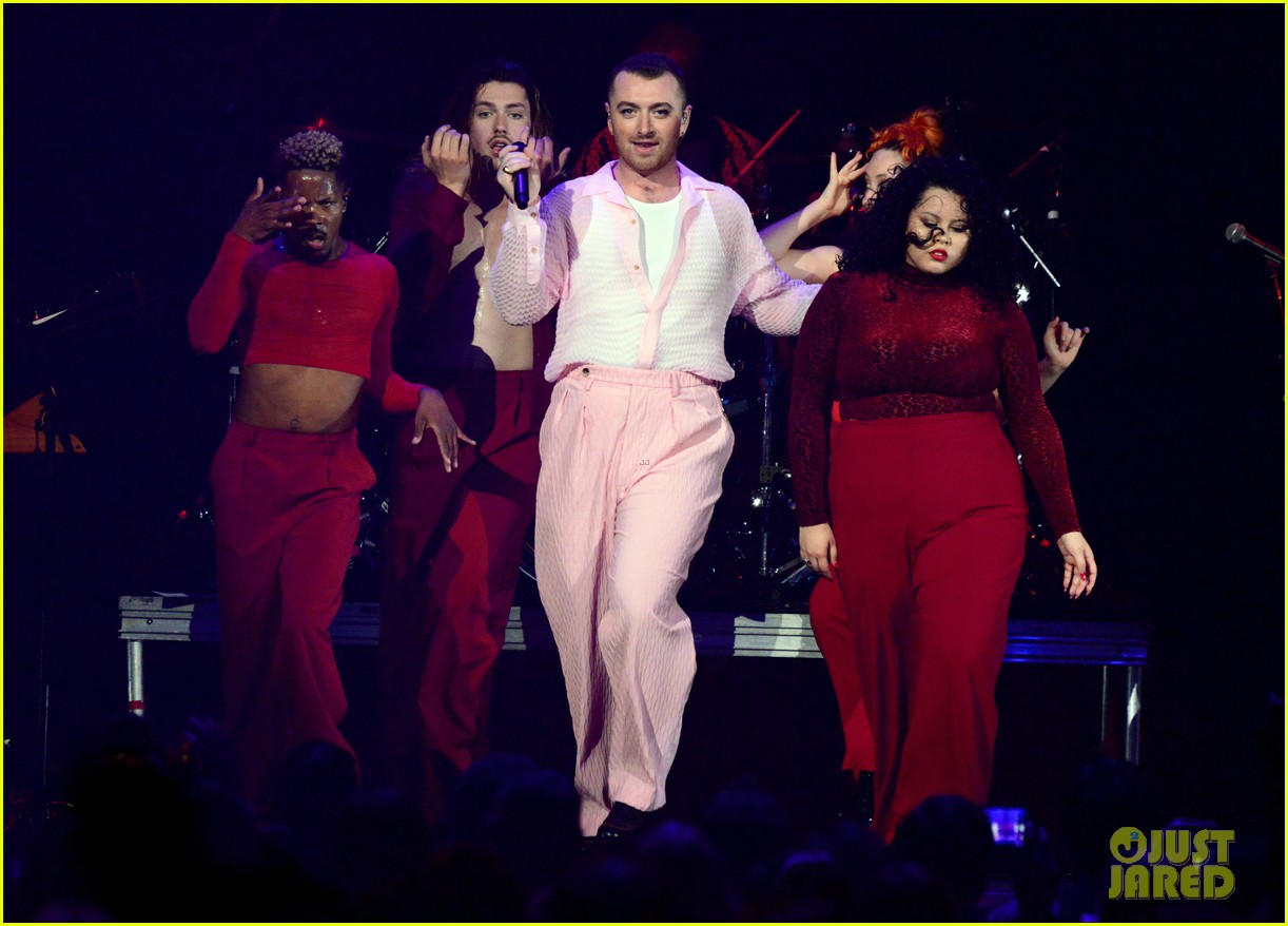 Normani Performs 'Dancing With A Stranger' Live With Sam Smith For The ...