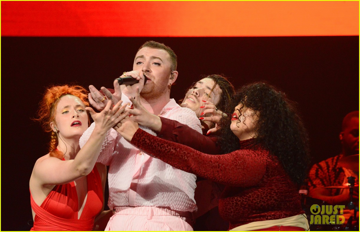 Normani Performs 'Dancing With A Stranger' Live With Sam Smith For The ...