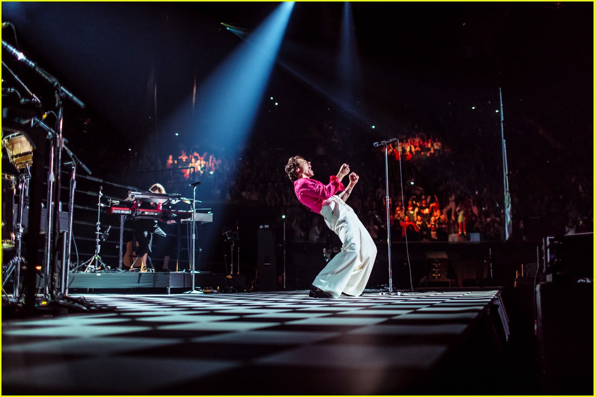 Harry Styles Performs New 'Fine Line' Album in Full at The Forum Show ...
