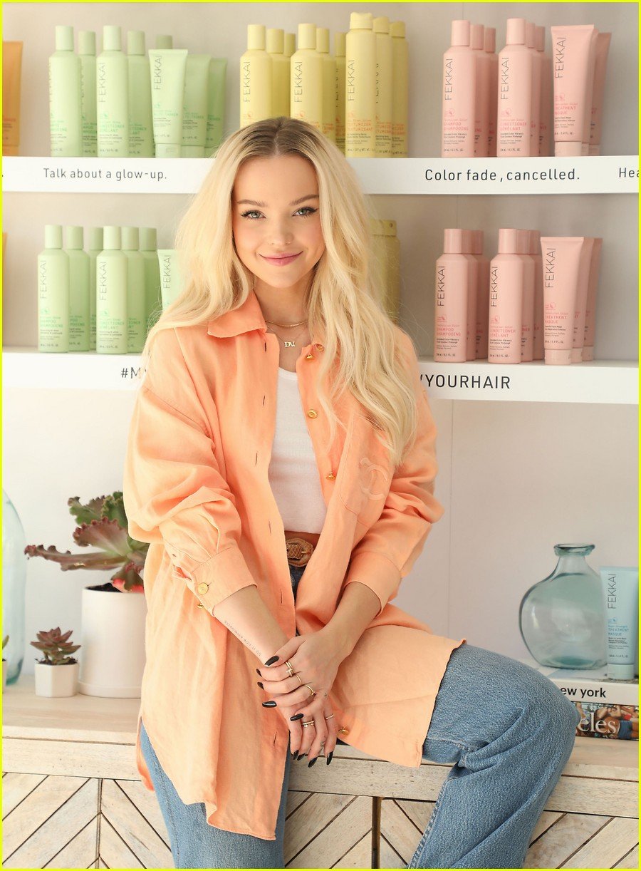 Dove Cameron Helps Clean Up the Beach With 'Fekkai' | Photo 1285605 ...
