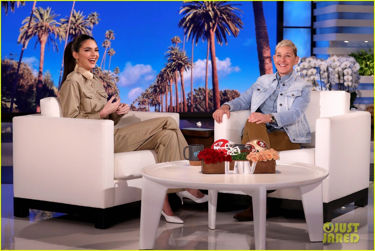 Watch the 'Cheer' Cast Teach Kendall Jenner a Few Stunts! | Photo ...