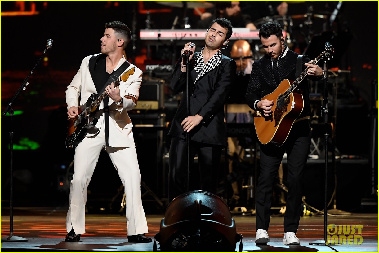 Jonas Brothers Kick Off Grammys Weekend with MusiCares Performance ...
