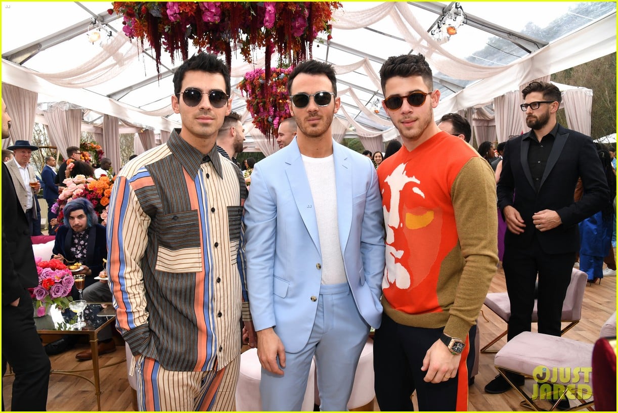 Jonas Brothers, Dua Lipa, & Hailee Steinfeld Attend Roc Nation's Pre ...