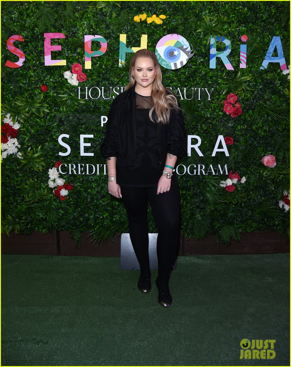 NikkieTutorials Comes Out as Transgender in Emotional YouTube Video ...