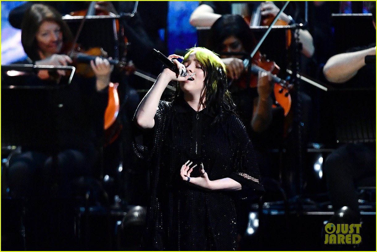 Full Sized Photo of billie eilish performs james bond theme with hans ...