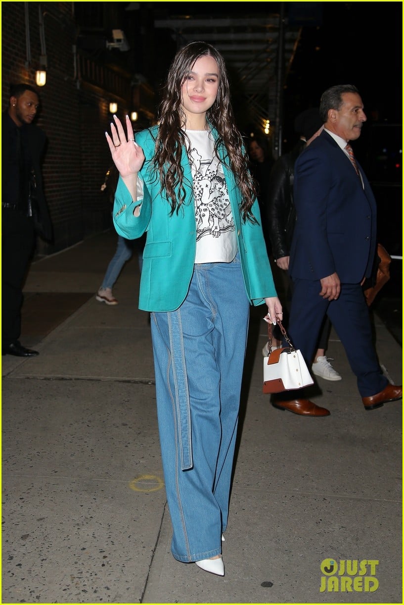 Hailee Steinfeld Delivers First 'Wrong Direction' Performance: 'I Didn ...