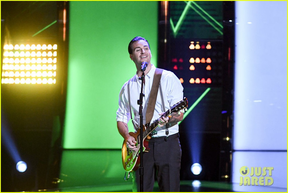 Anders Drerup Grabs Nick Jonas' Attention On 'The Voice' With Elvis ...