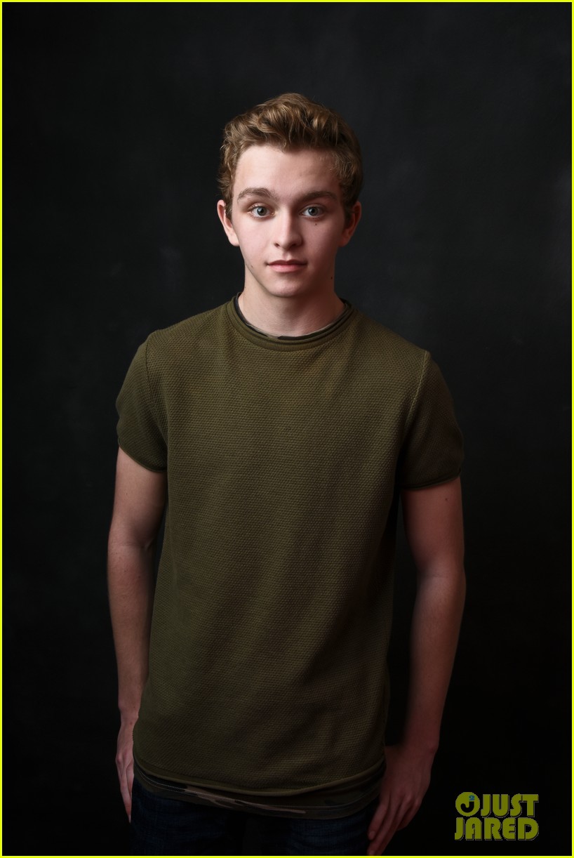 Little Fires Everywhere's Gavin Lewis Shares His Favorite Book To Movie ...