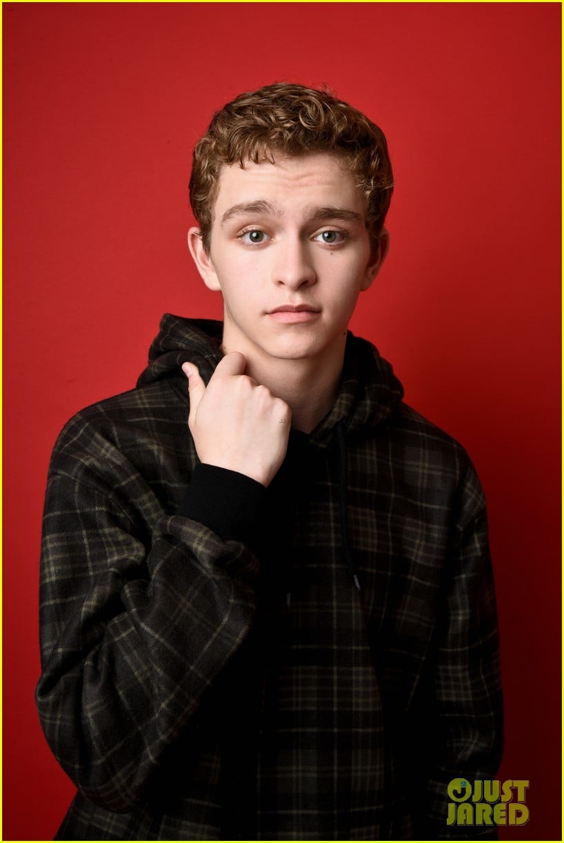 Little Fires Everywhere's Gavin Lewis Shares His Favorite Book To Movie ...