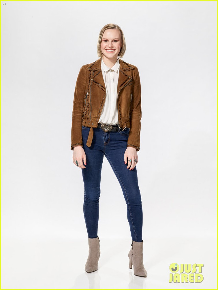 Kelly Clarkson Lands Country Singer Sara Collins For Her 'The Voice ...