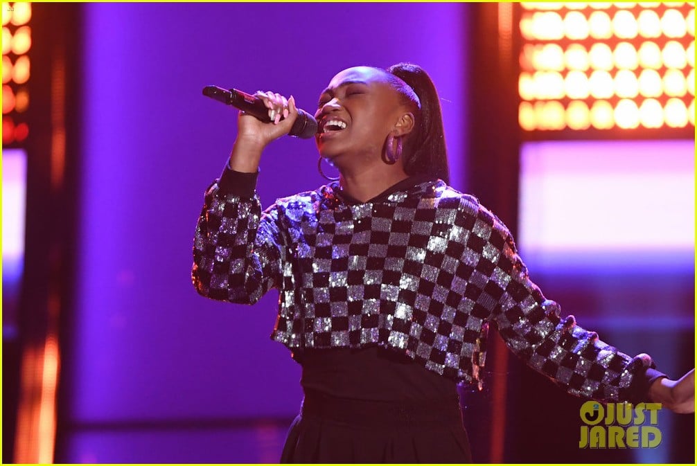 Kelly Clarkson Adds Anaya Cheyenne To Her 'Voice' Team! | Photo 1291126 ...