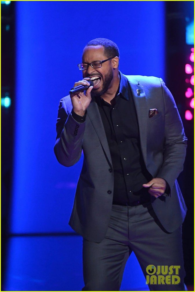 Nick Jonas Welcomes Roderick Chambers To Team Nick On 'The Voice ...