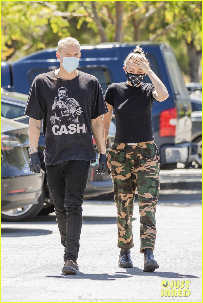 Miley Cyrus Wears a Gucci Face Mask for an Outing with Cody Simpson ...