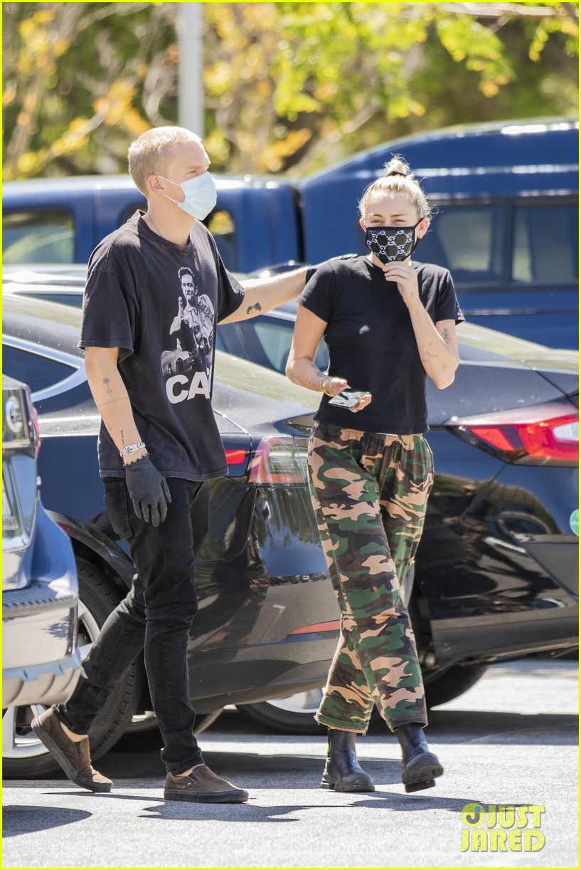 Miley Cyrus Wears a Gucci Face Mask for an Outing with Cody Simpson ...