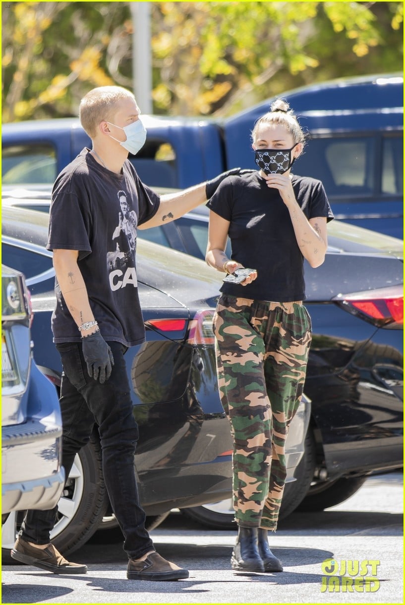 Miley Cyrus Wears a Gucci Face Mask for an Outing with Cody Simpson ...